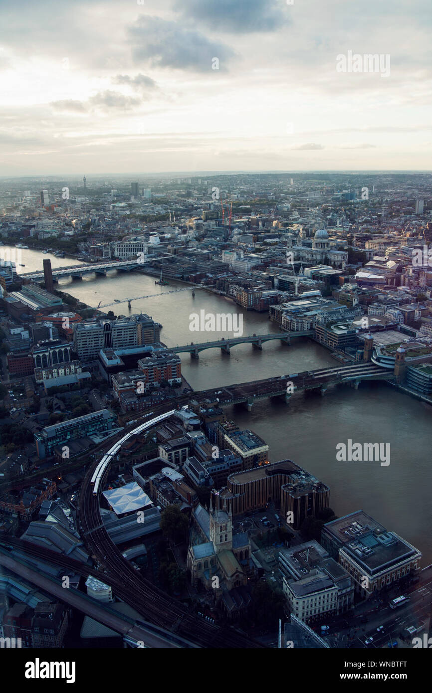 Highway bridges and city bridges hi-res stock photography and images ...