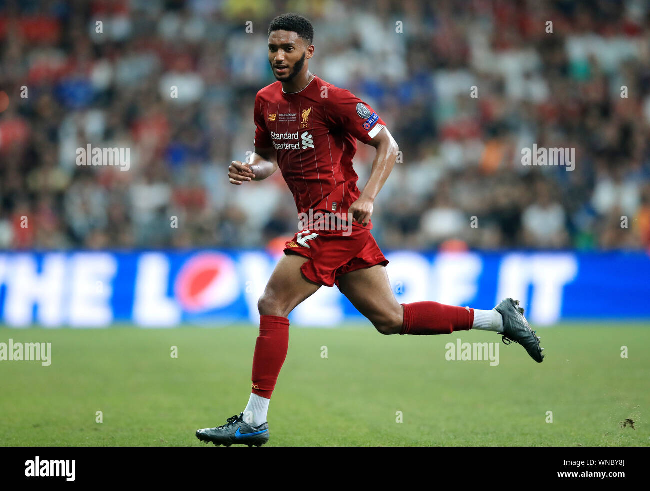 Liverpool joe gomez hi-res stock photography and images - Alamy