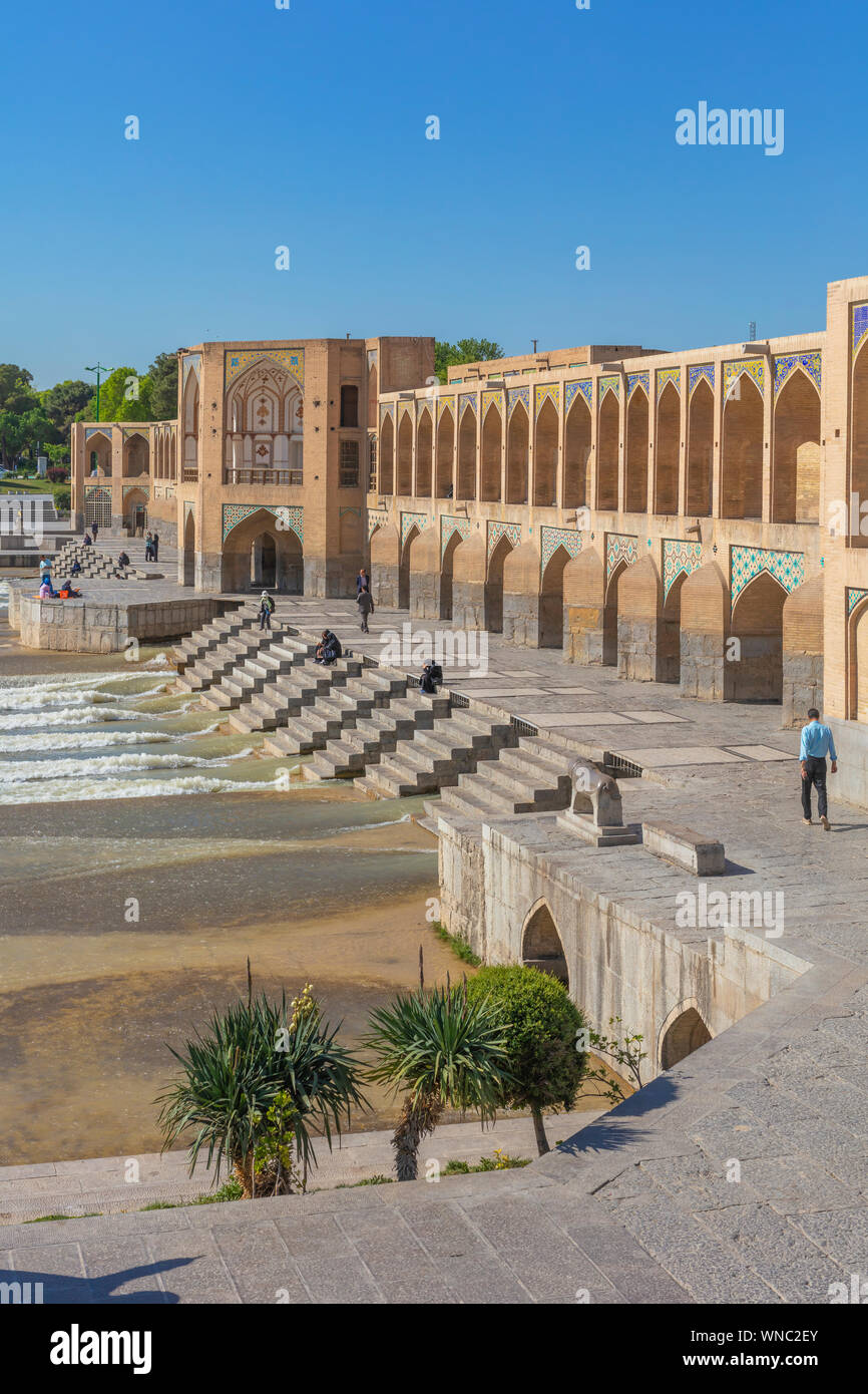 Khaju Bridge, 17th century, Zayanderud river, Isfahan, Isfahan Province ...