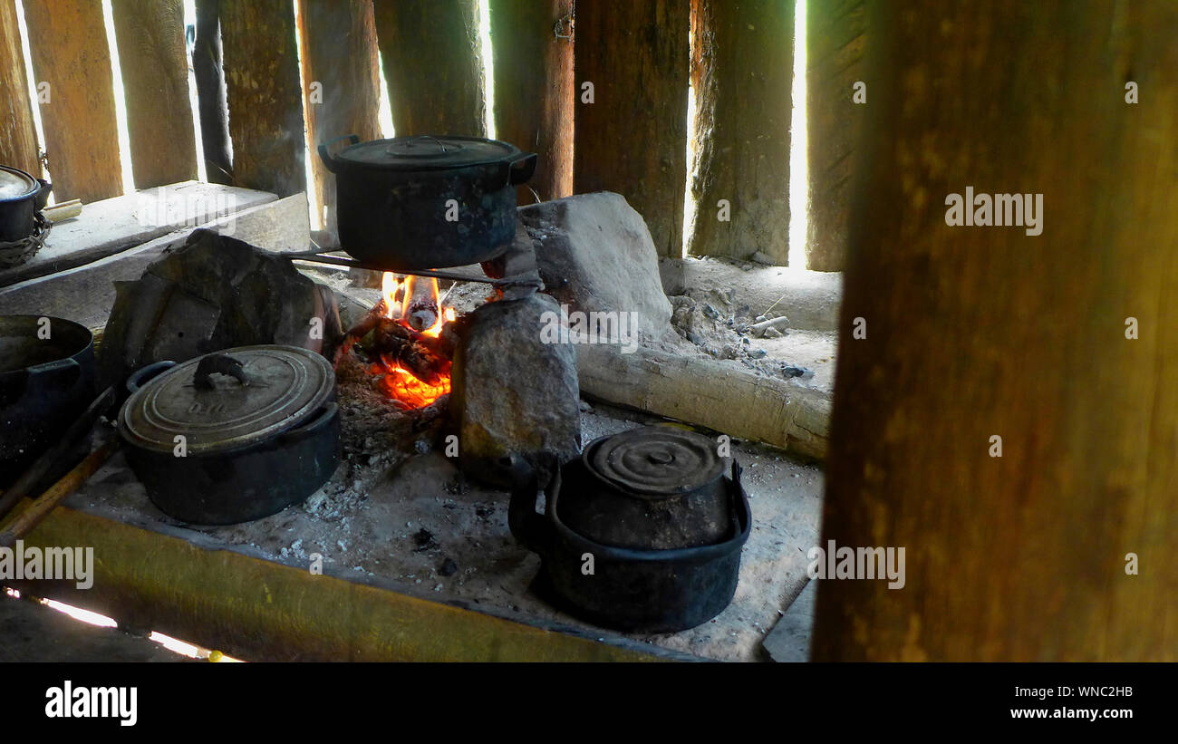Food log fire hi-res stock photography and images - Alamy