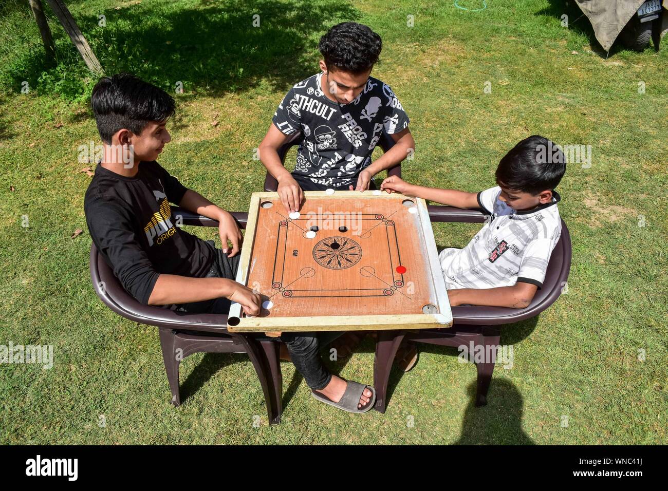 Children playing carrom hi-res stock photography and images - Alamy