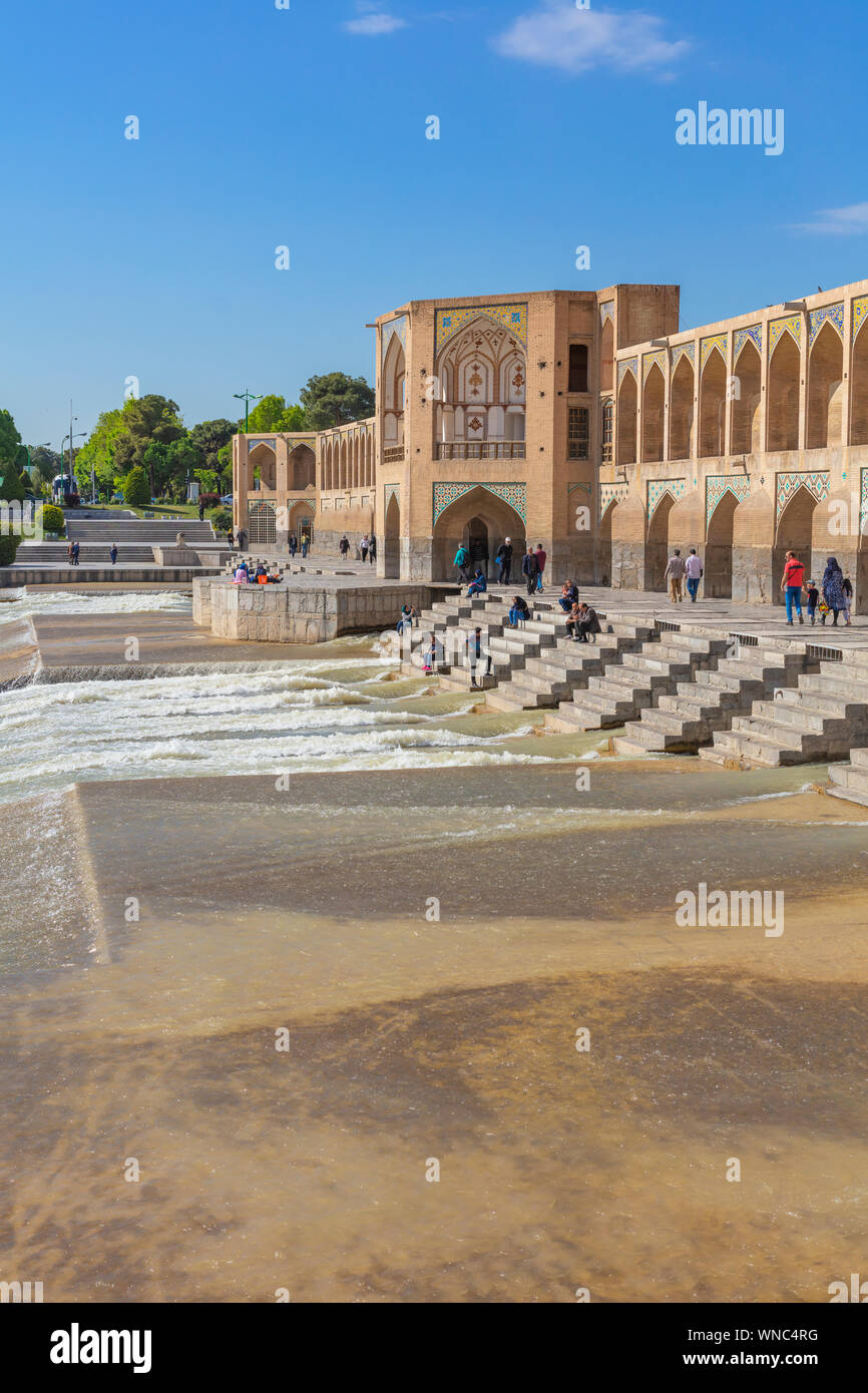 Zayanderud river isfahan hi-res stock photography and images - Alamy