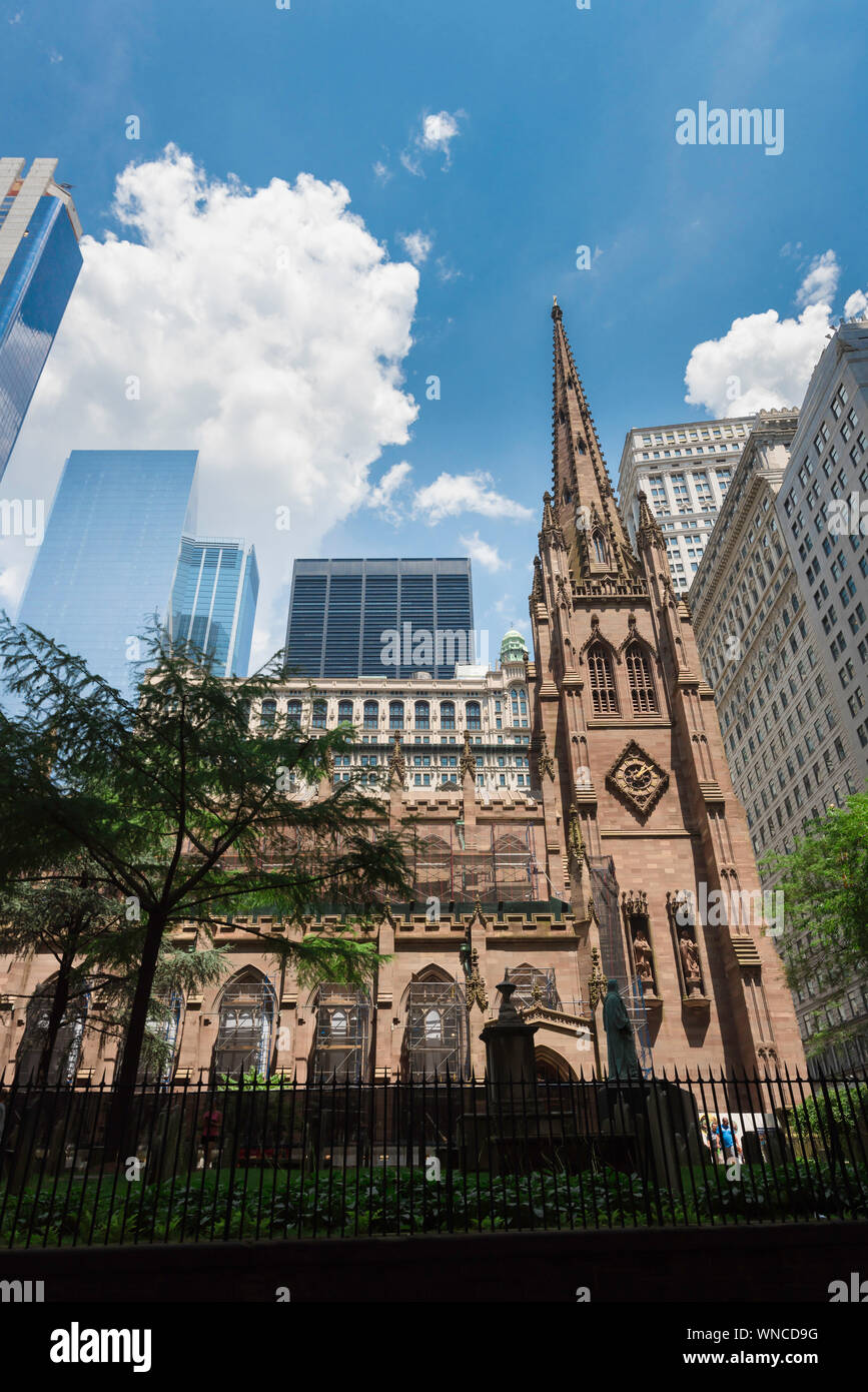 Trinity Church New York, view from Rector Street of the south side of ...