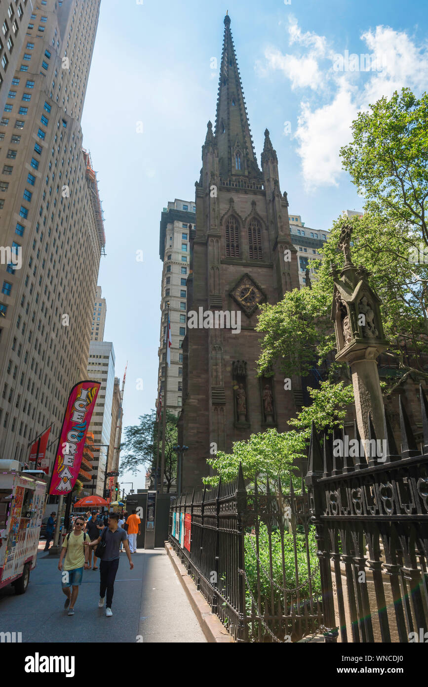 Trinity building new york hi-res stock photography and images - Alamy