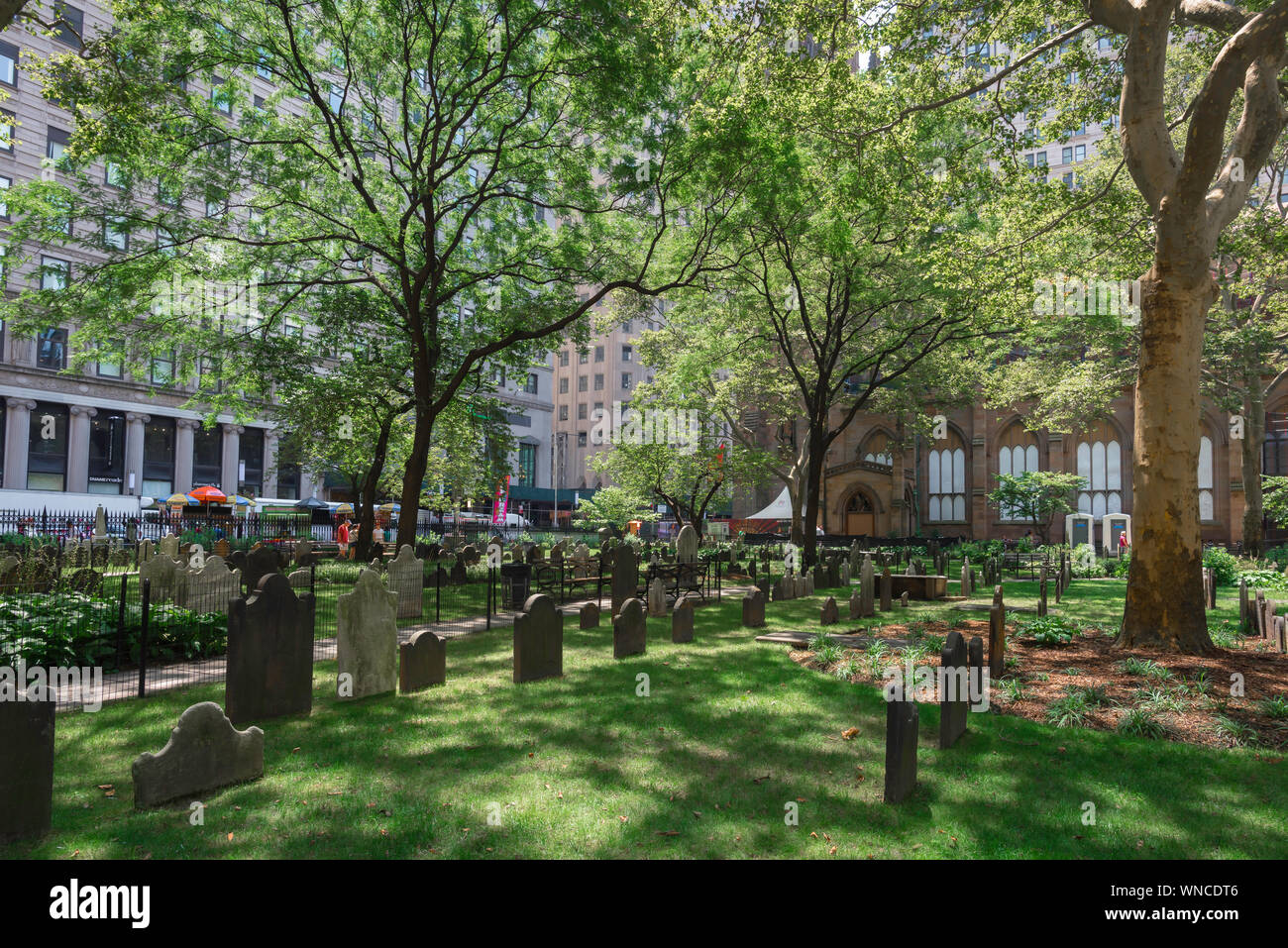 New york city cemetery hi-res stock photography and images - Alamy