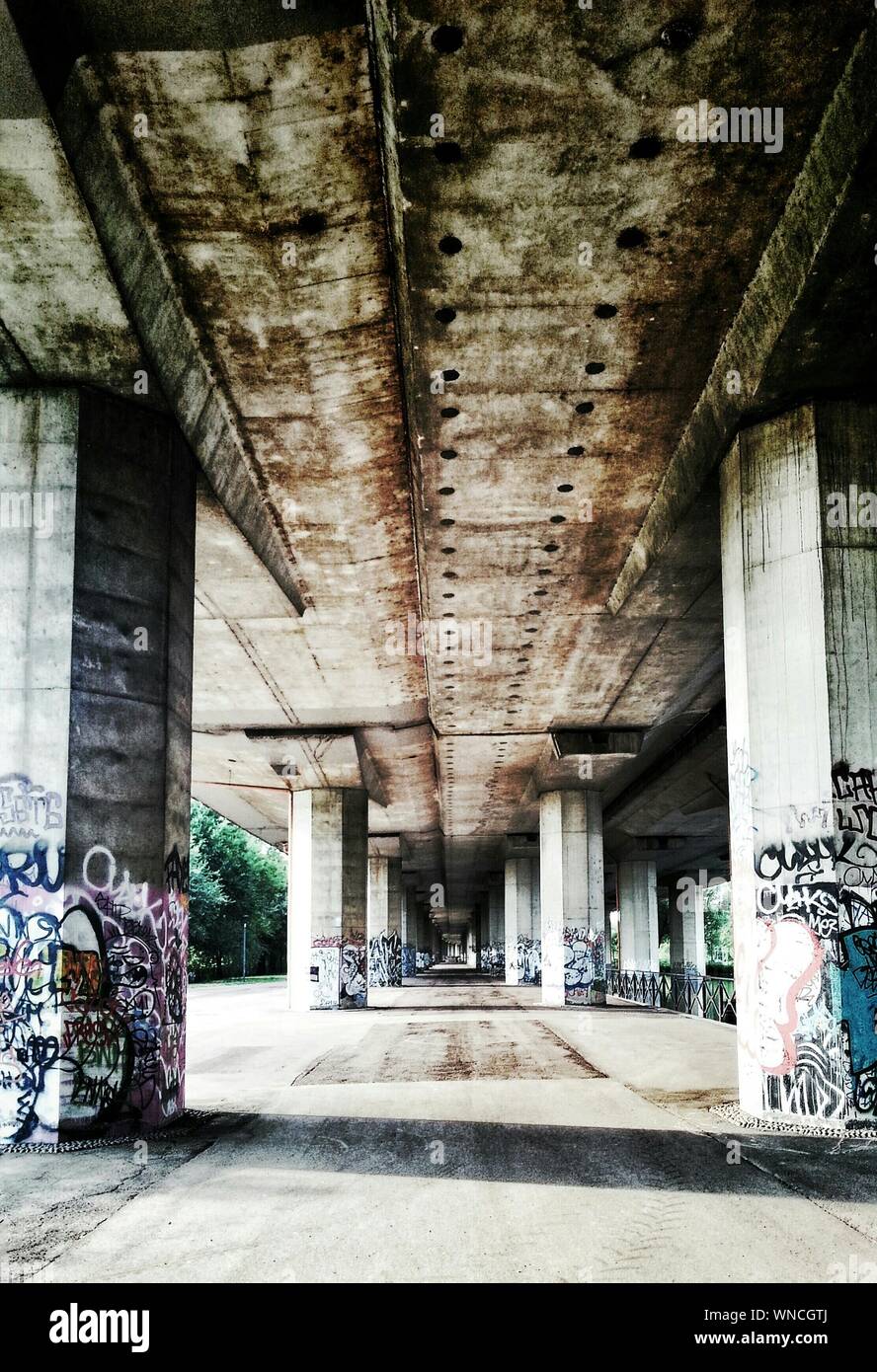 Graffiti bridge hi-res stock photography and images - Alamy