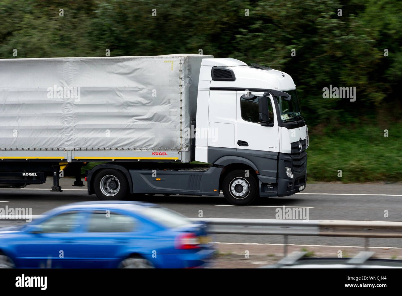 Articulated lorry cab hi-res stock photography and images - Alamy