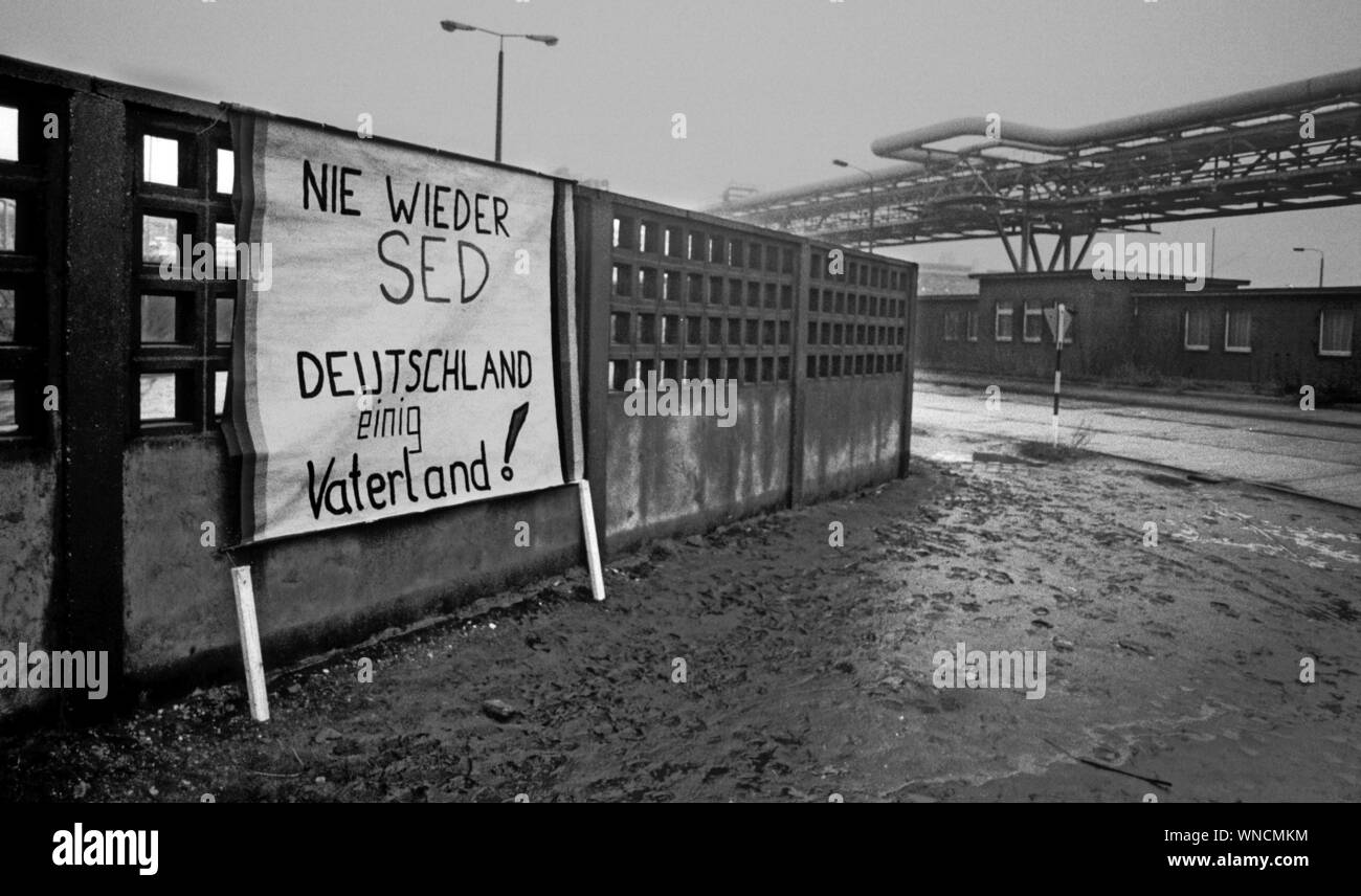 01 January 1989, Berlin: December 1989 Chemical combine in Bitterfeld ...