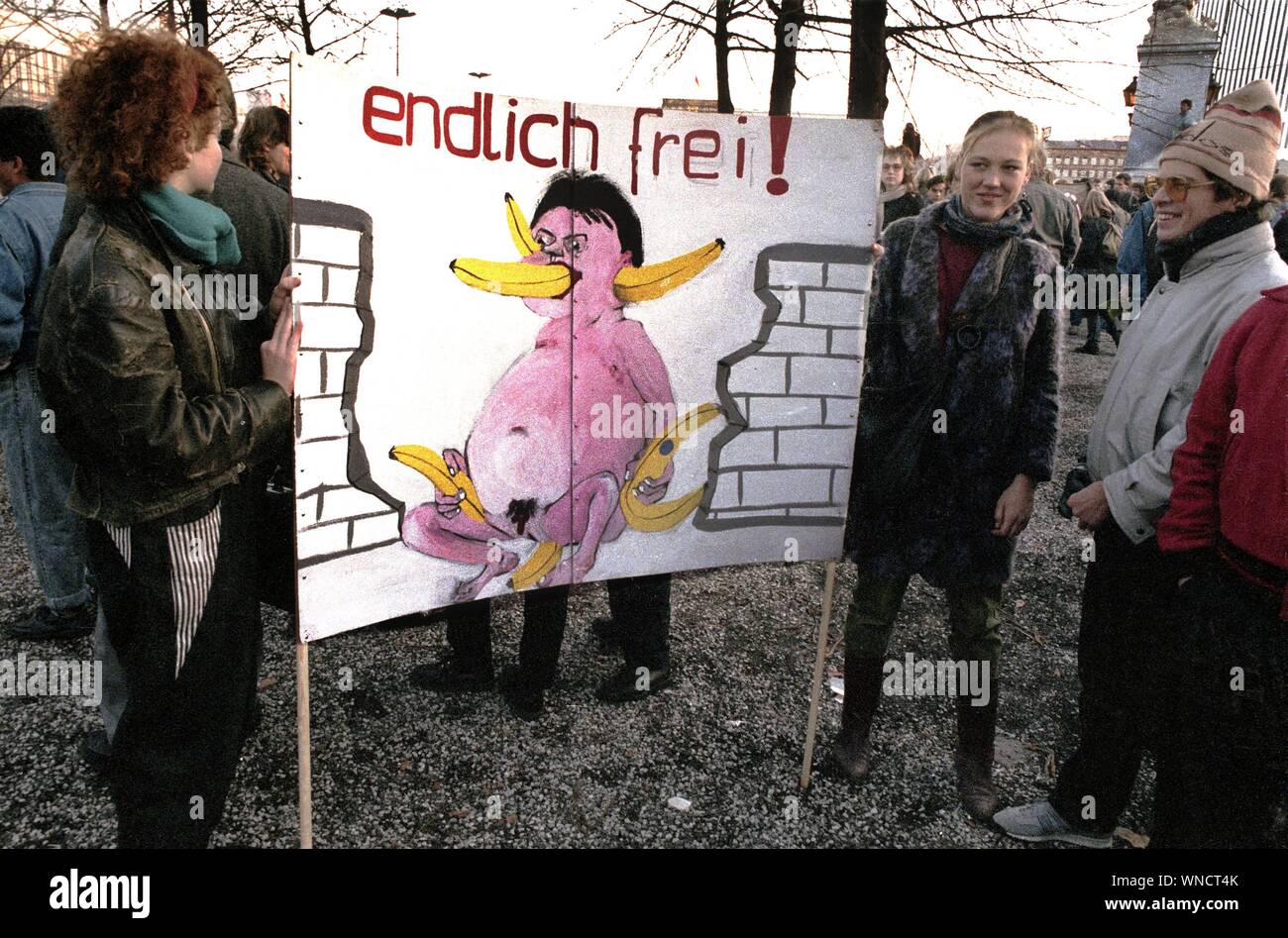 01 January 1989, Berlin: Berlin/GDR/January 1990 Students of the ...
