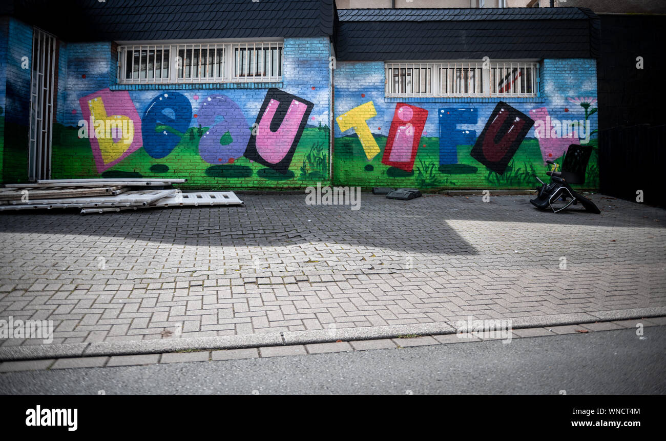 Dortmund, Germany. 06th Sep, 2019. The new graffiti on Emscherstraße ...