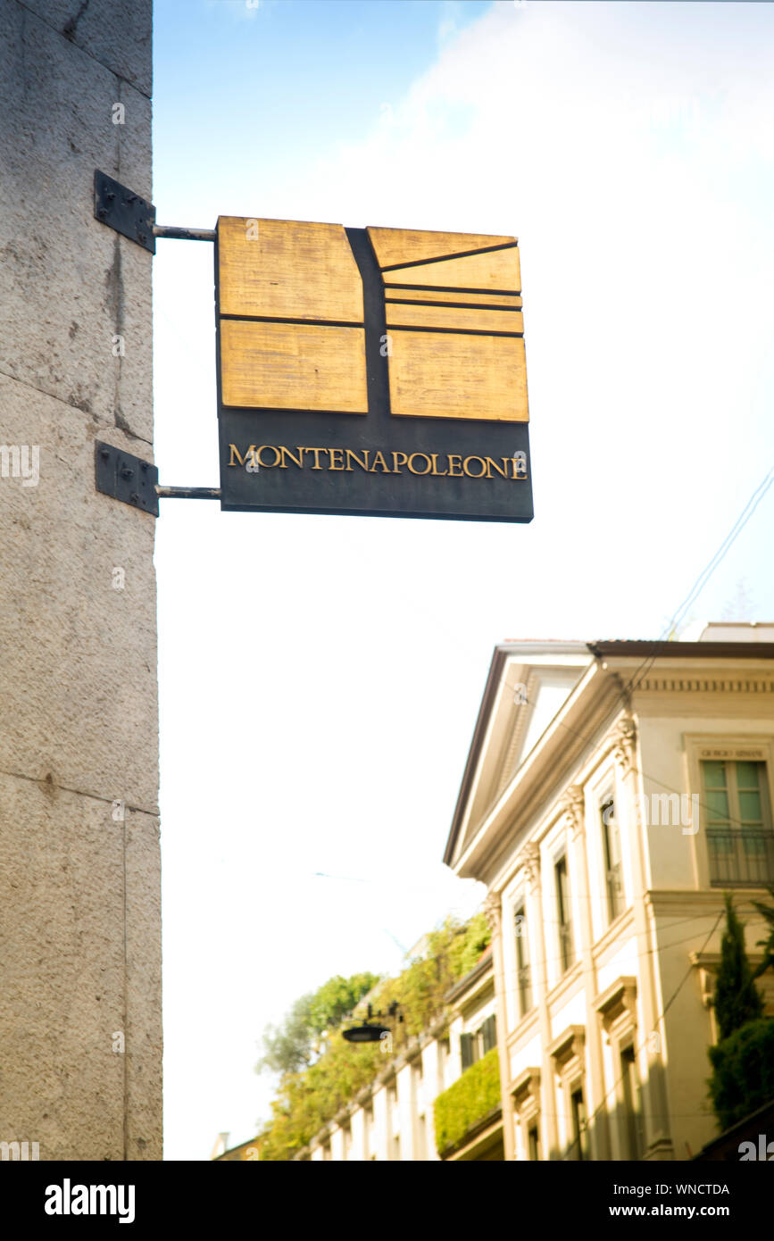 Via montenapoleone milano hi-res stock photography and images - Alamy