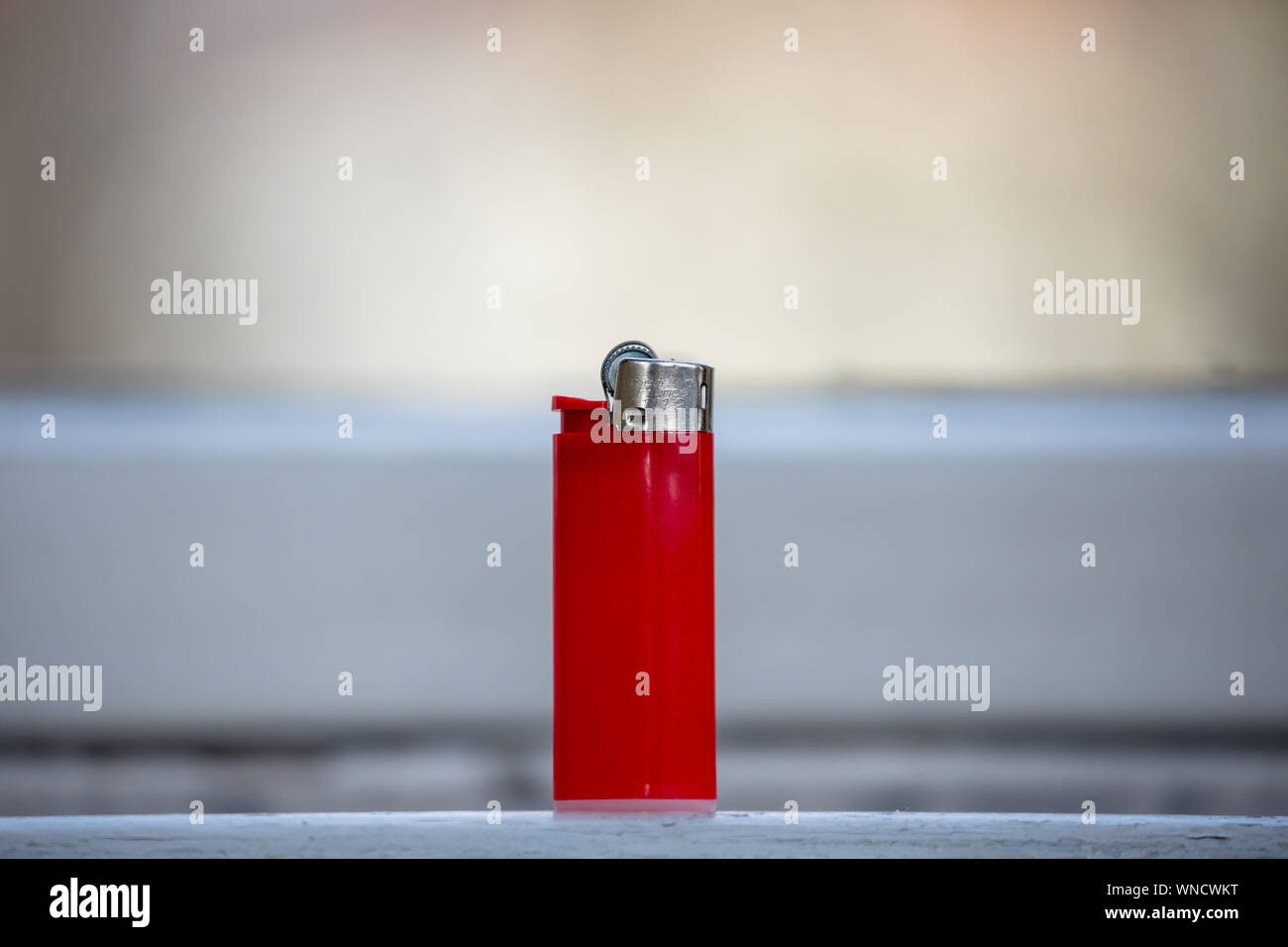 Red lighter hi-res stock photography and images - Alamy