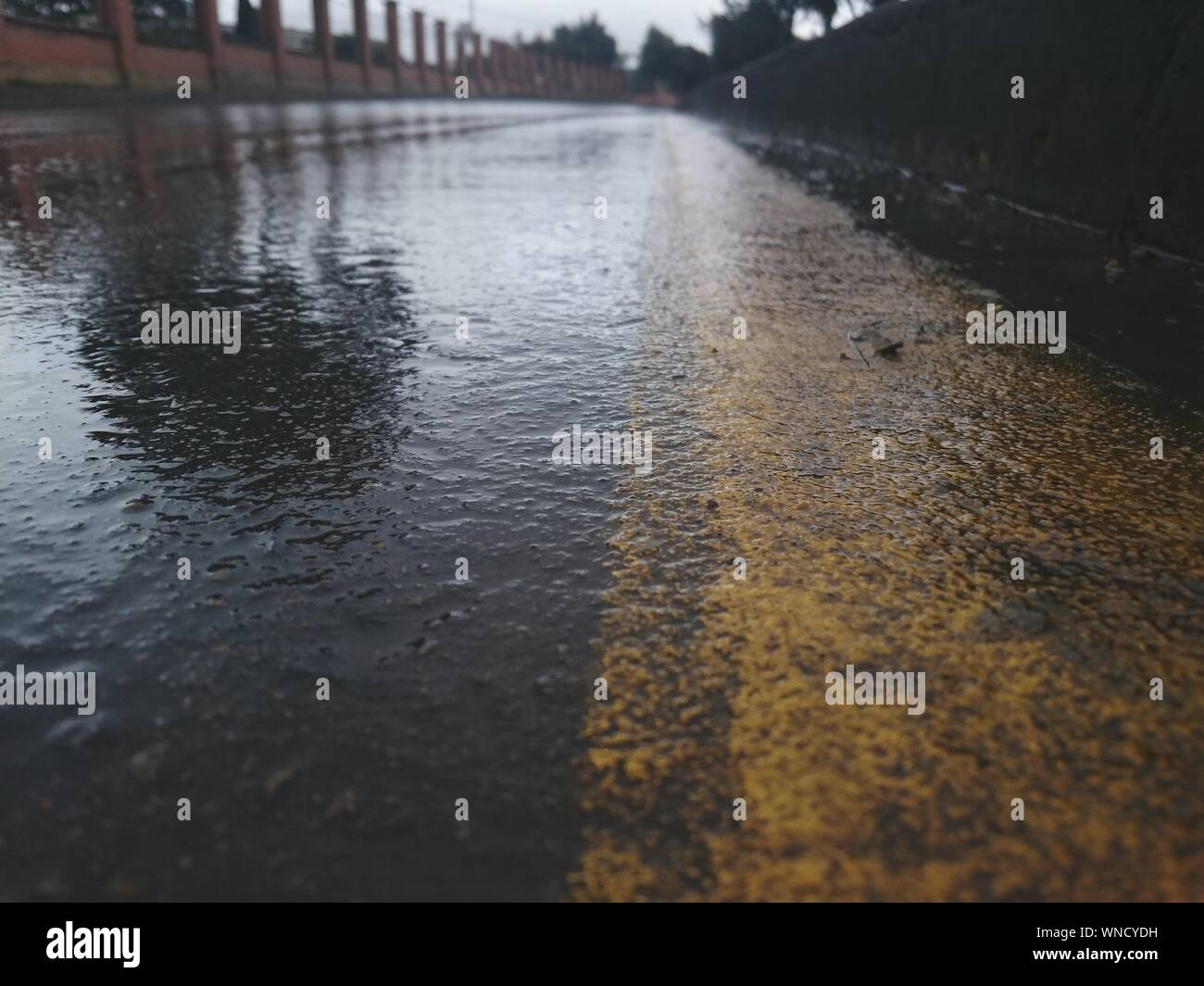 Water level marking hi-res stock photography and images - Alamy