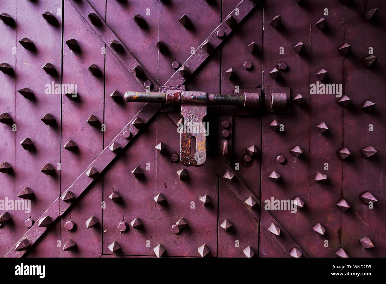 Patterned metal door hi-res stock photography and images - Alamy