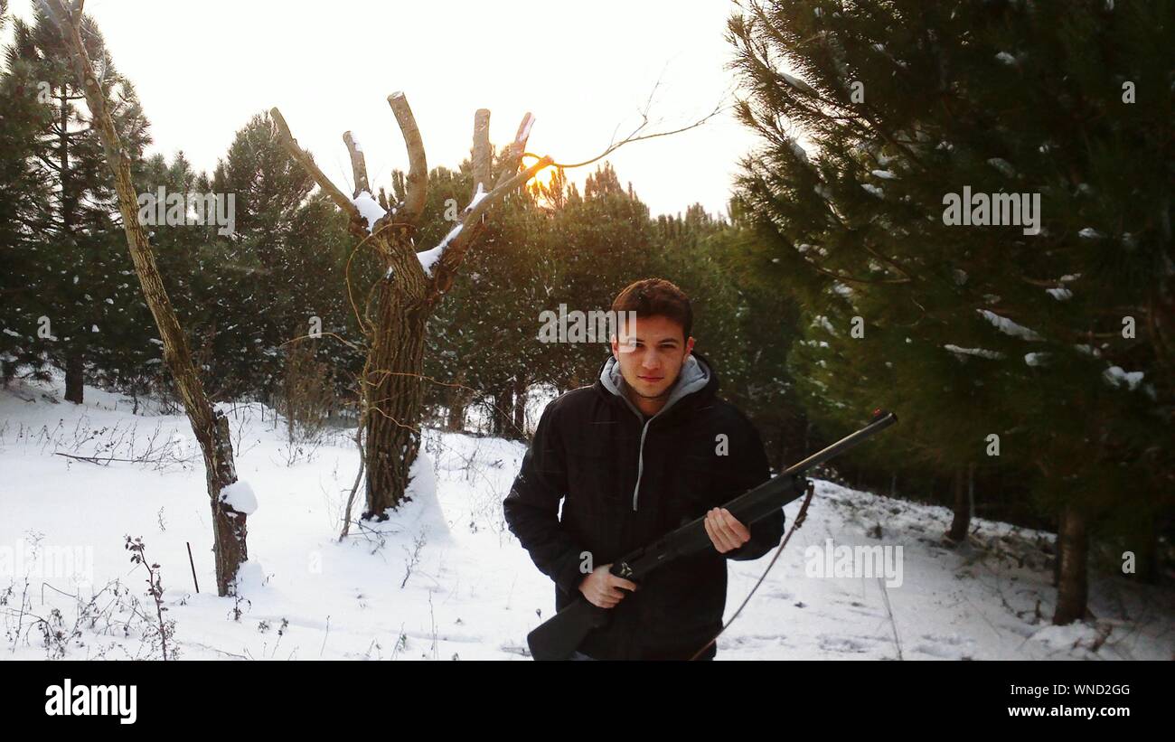 Three quarter portrait view hi-res stock photography and images - Alamy