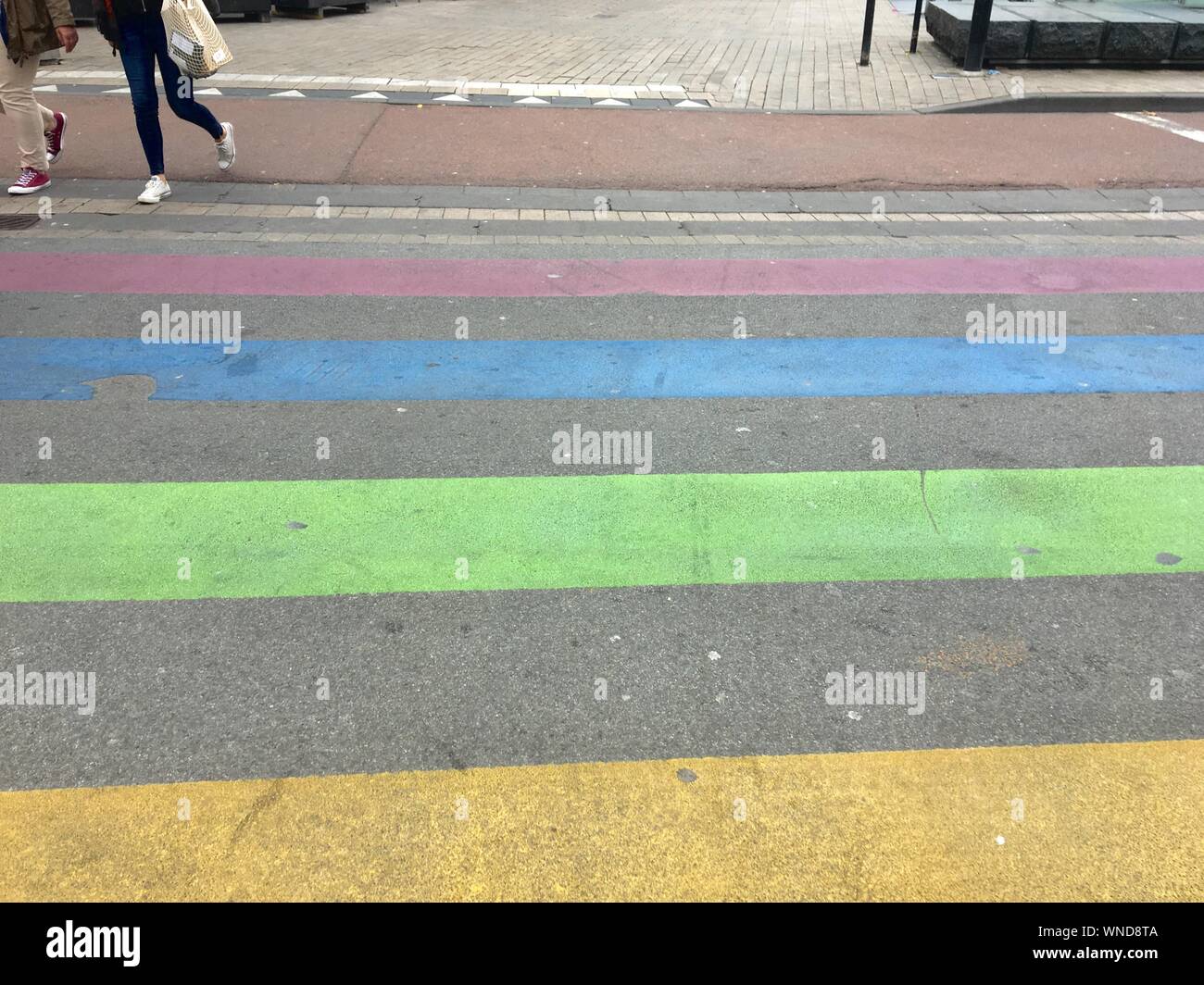 Two women crossing the road hi-res stock photography and images - Alamy