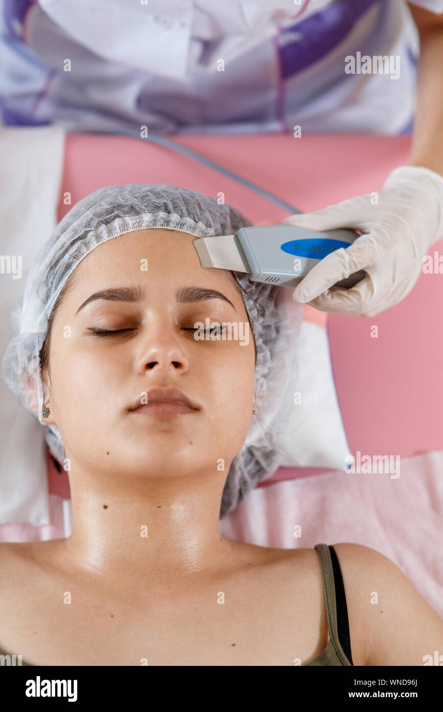 Beauty Specialist Makes Ultrasonic Peeling For Female Client's Face ...