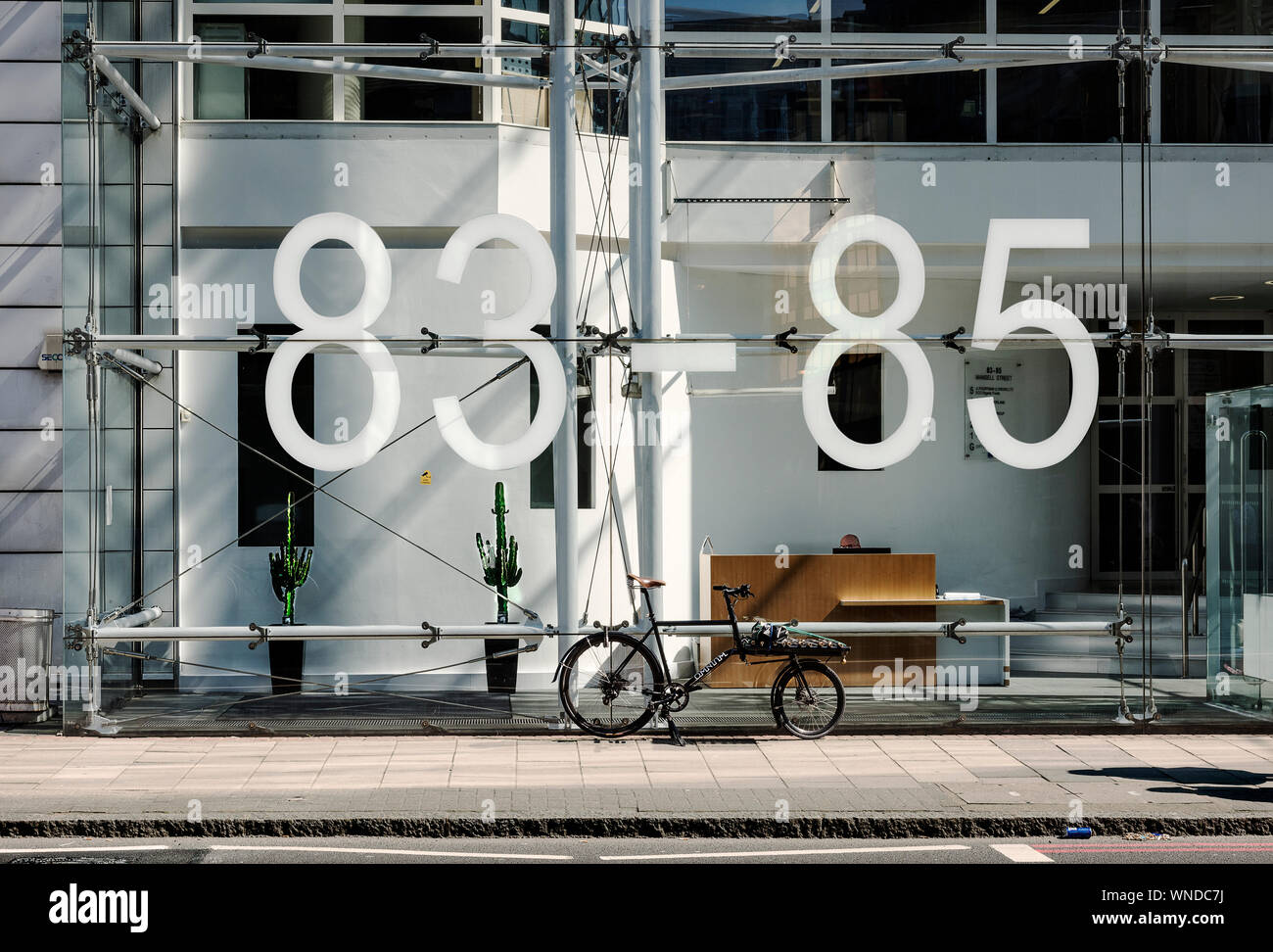 Building numbers hi-res stock photography and images - Alamy