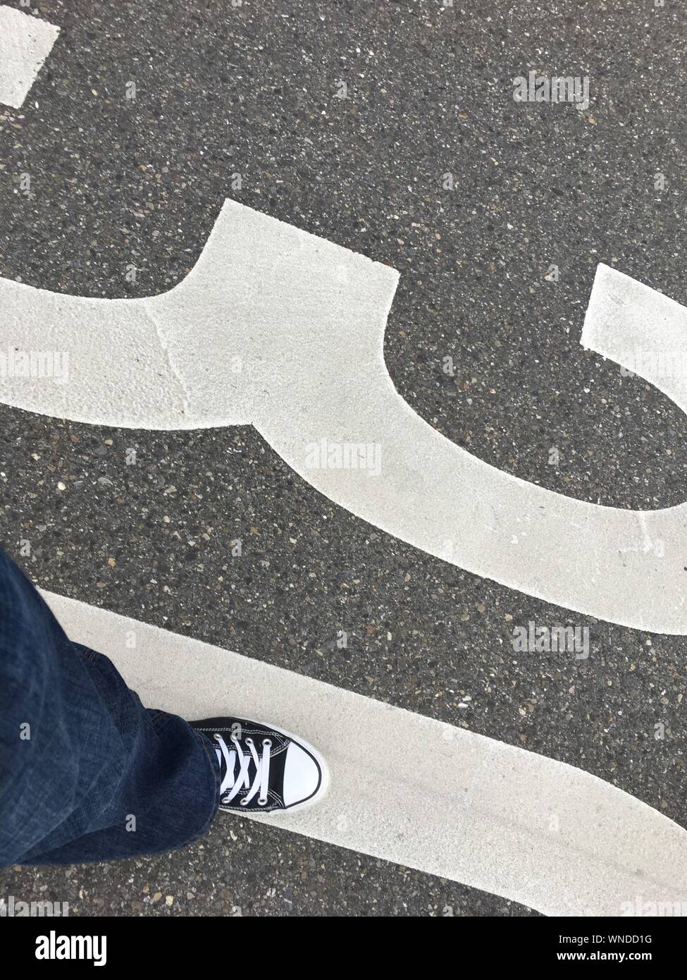 Standing signs hi-res stock photography and images - Alamy