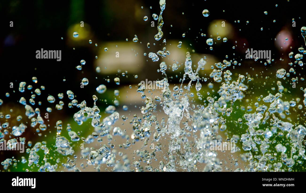 Splashing water fountain hi-res stock photography and images - Alamy