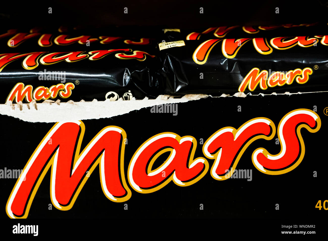 Chocolate Bars On Shelf Stock Photos & Chocolate Bars On Shelf Stock ...