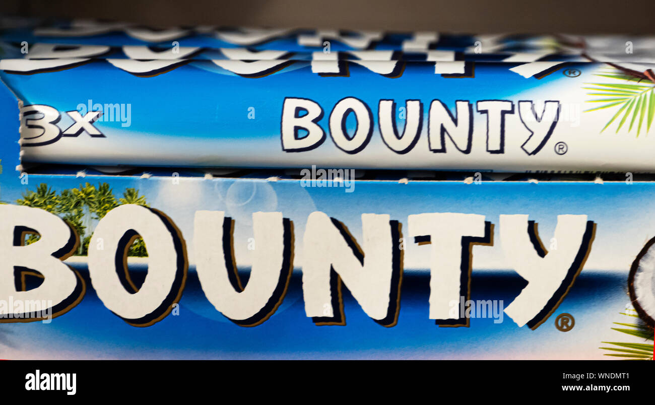 Bounty bars is seen on store shelf Stock Photo - Alamy