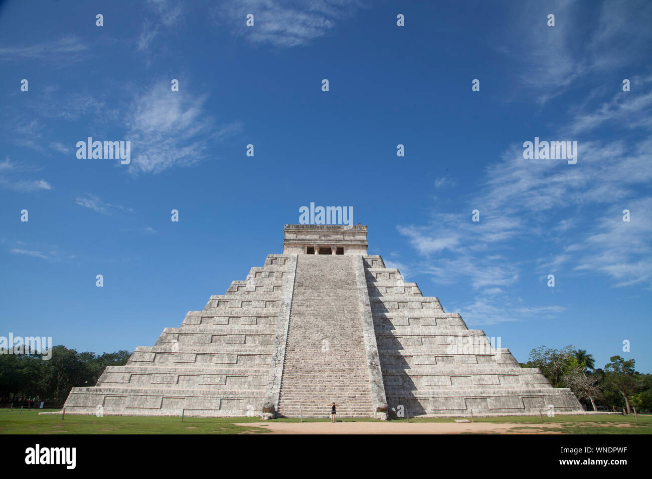 Triangle structure hi-res stock photography and images - Alamy