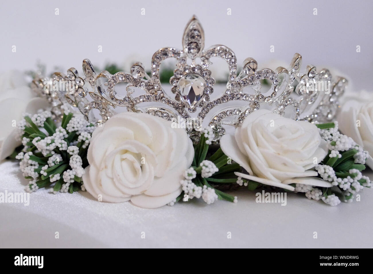 Diamond tiara hi-res stock photography and images - Alamy