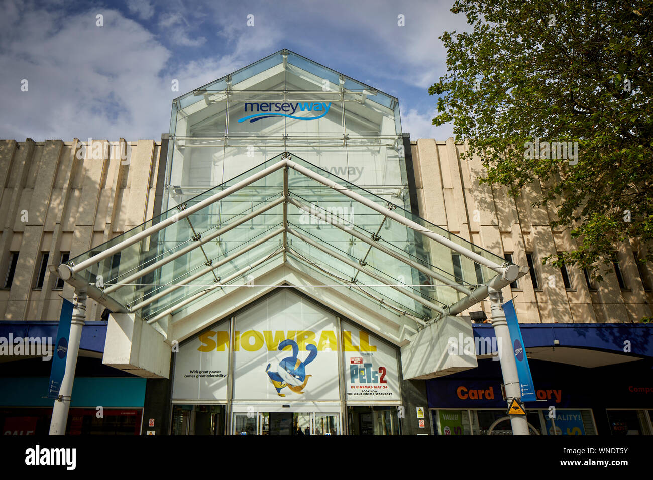 Stockport town centre Merseyway shopping precinct entrance Stock Photo ...
