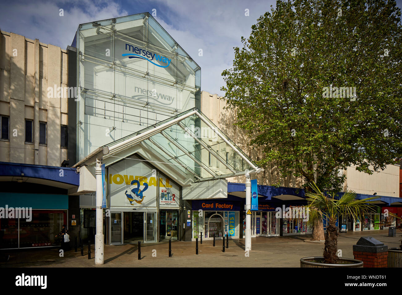 Stockport town centre Merseyway shopping precinct entrance Stock Photo ...
