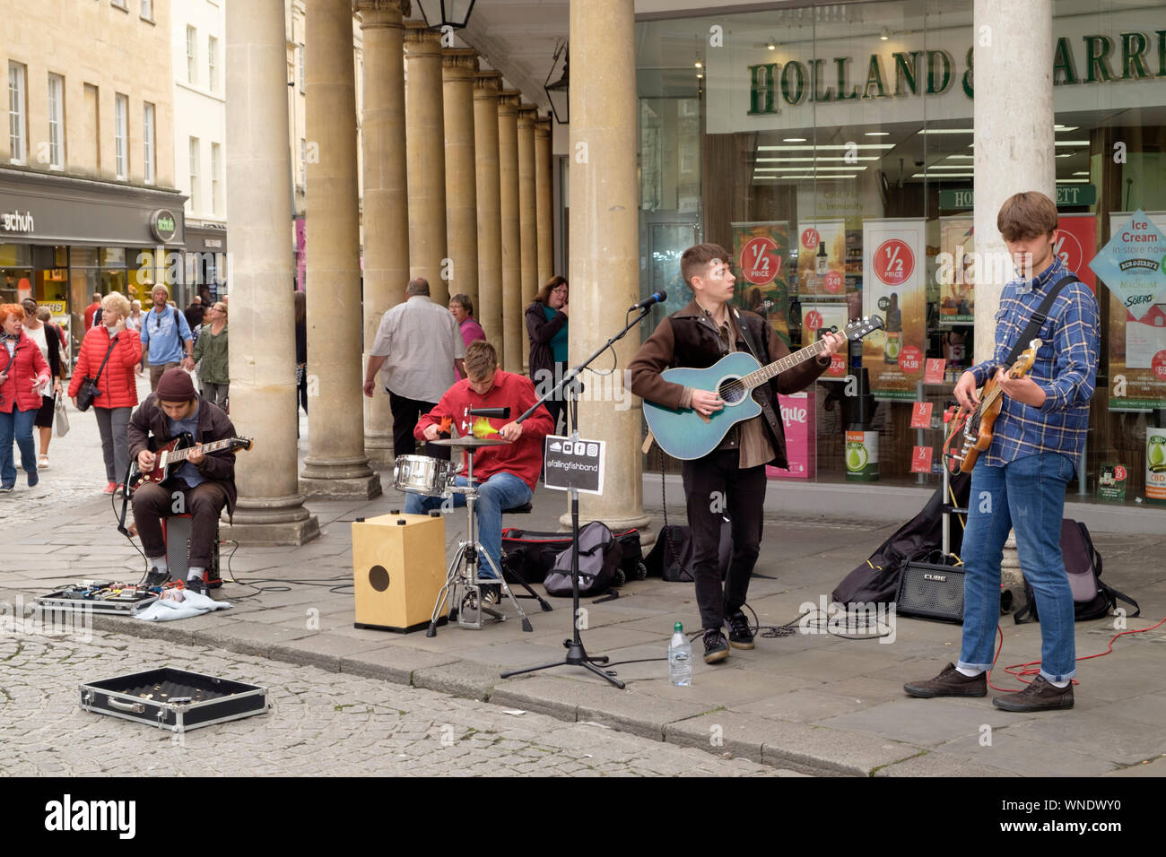 Fish bath hi-res stock photography and images - Alamy