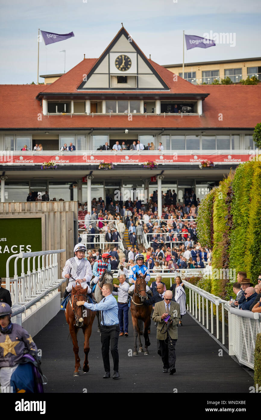 Chester racecourse hi-res stock photography and images - Alamy