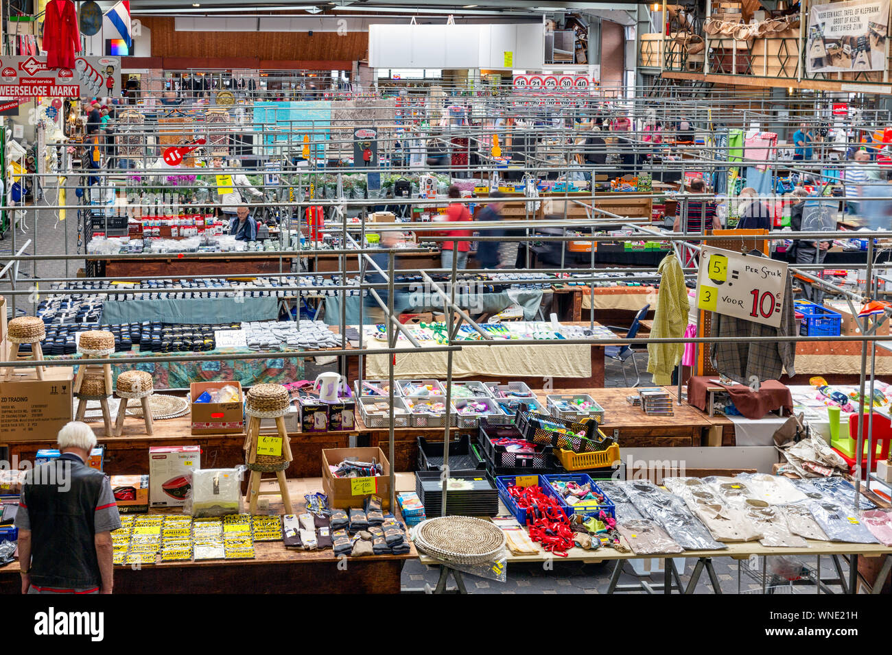 Flea market mall hi-res stock photography and images - Alamy