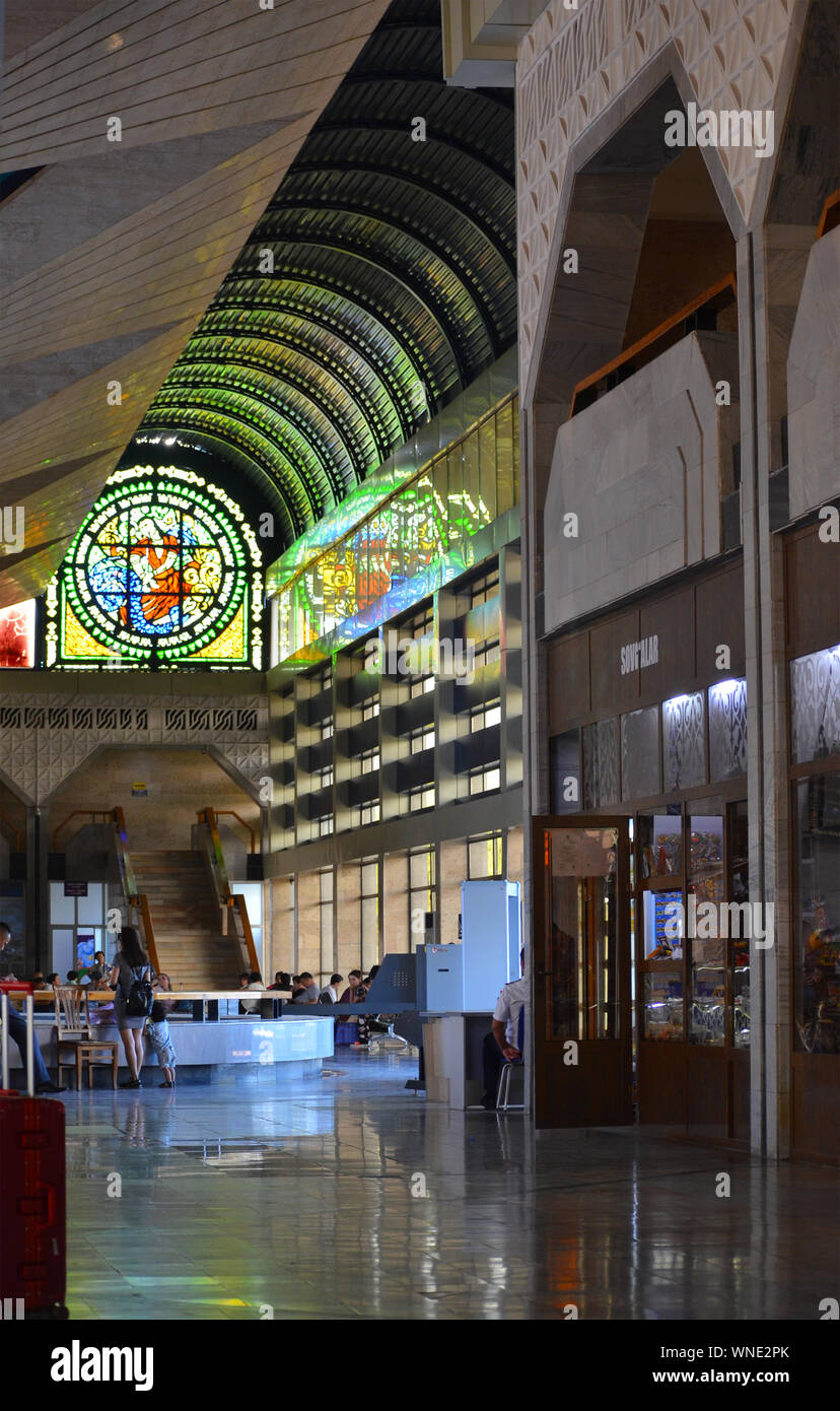 Railway station in Samarkand, Uzbekistan Stock Photo - Alamy