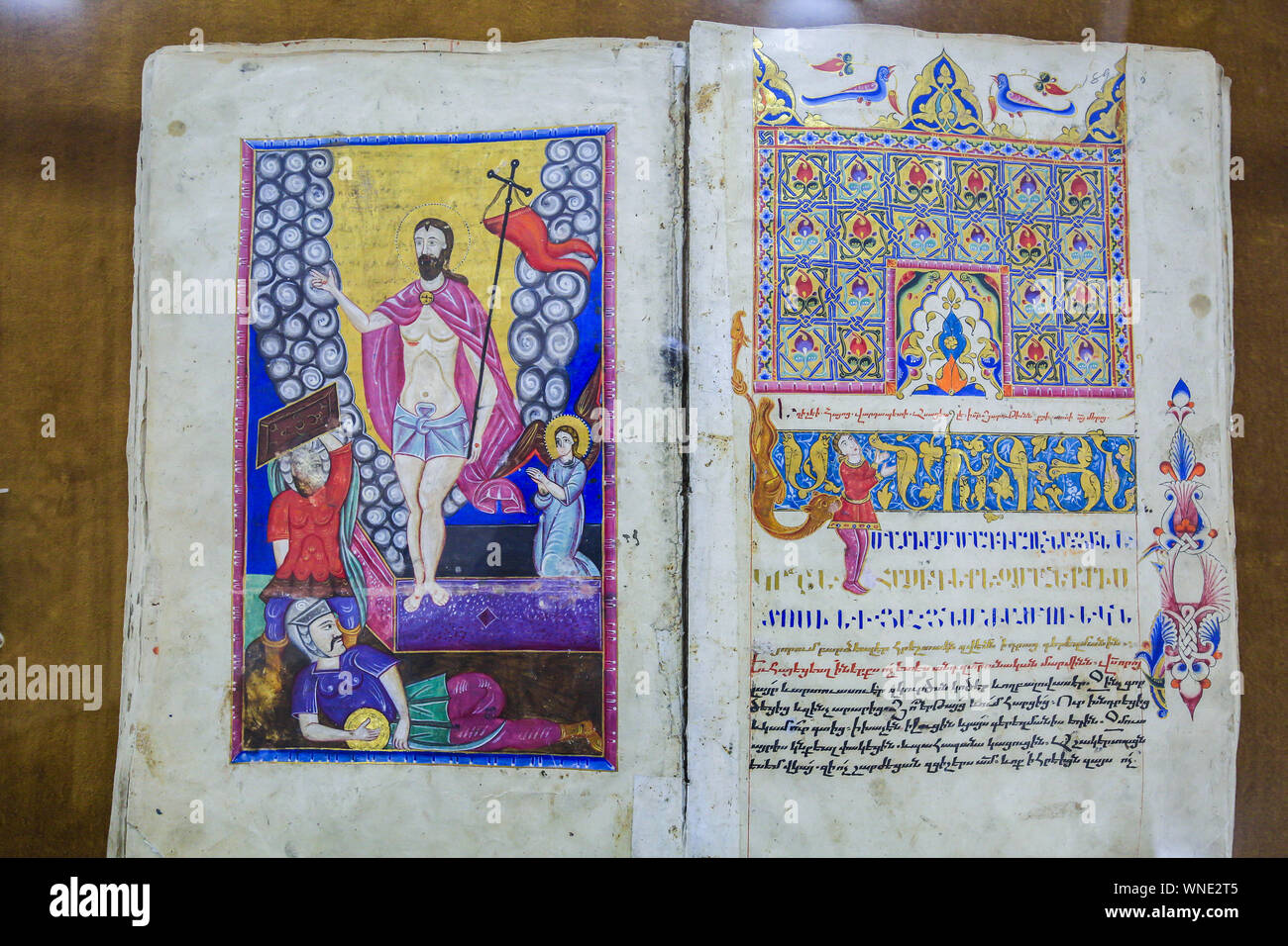 Illustrated bibles hi-res stock photography and images - Alamy