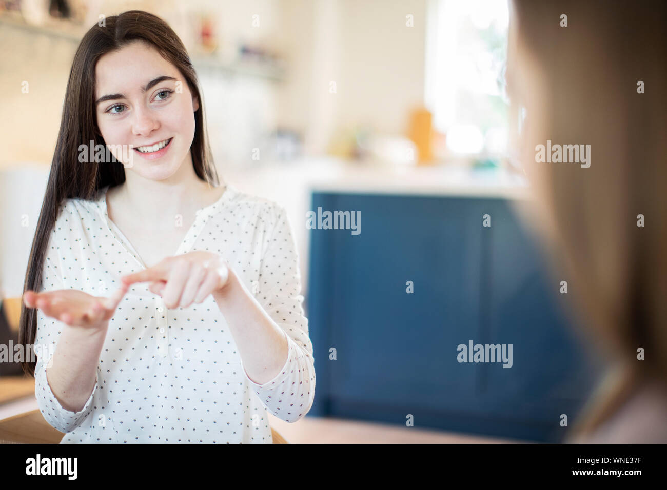 Teen girls sign language hi-res stock photography and images - Alamy