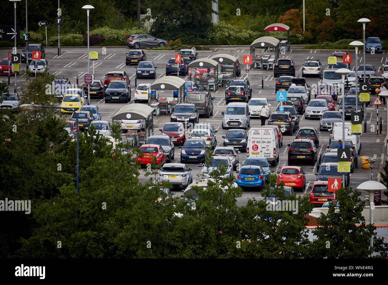 Busy crowded car park hi-res stock photography and images - Alamy