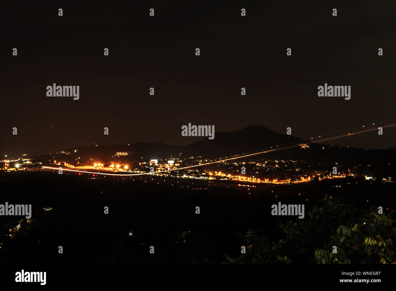 Airport aerial night hi-res stock photography and images - Alamy