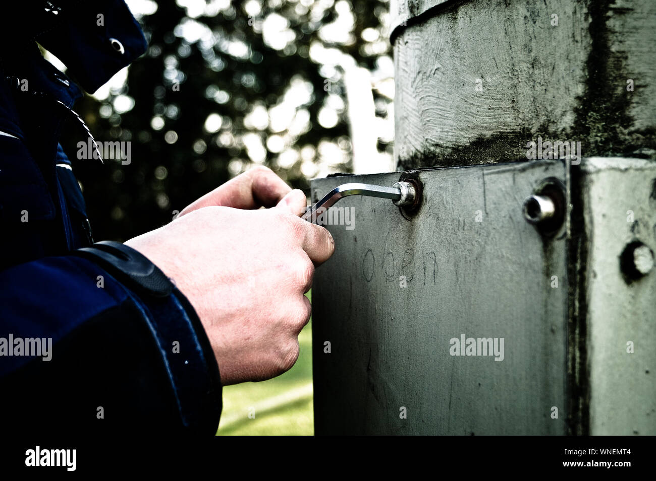 Handle hands hi-res stock photography and images - Alamy