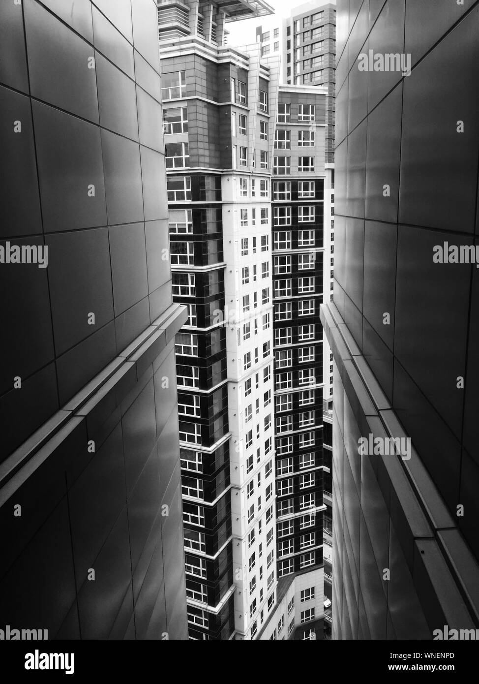 High rise residential building hi-res stock photography and images - Alamy