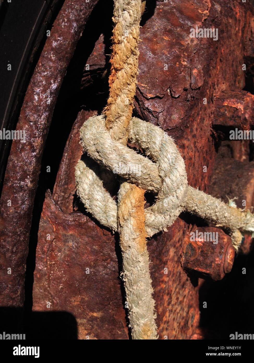 Rusty rope hi-res stock photography and images - Alamy