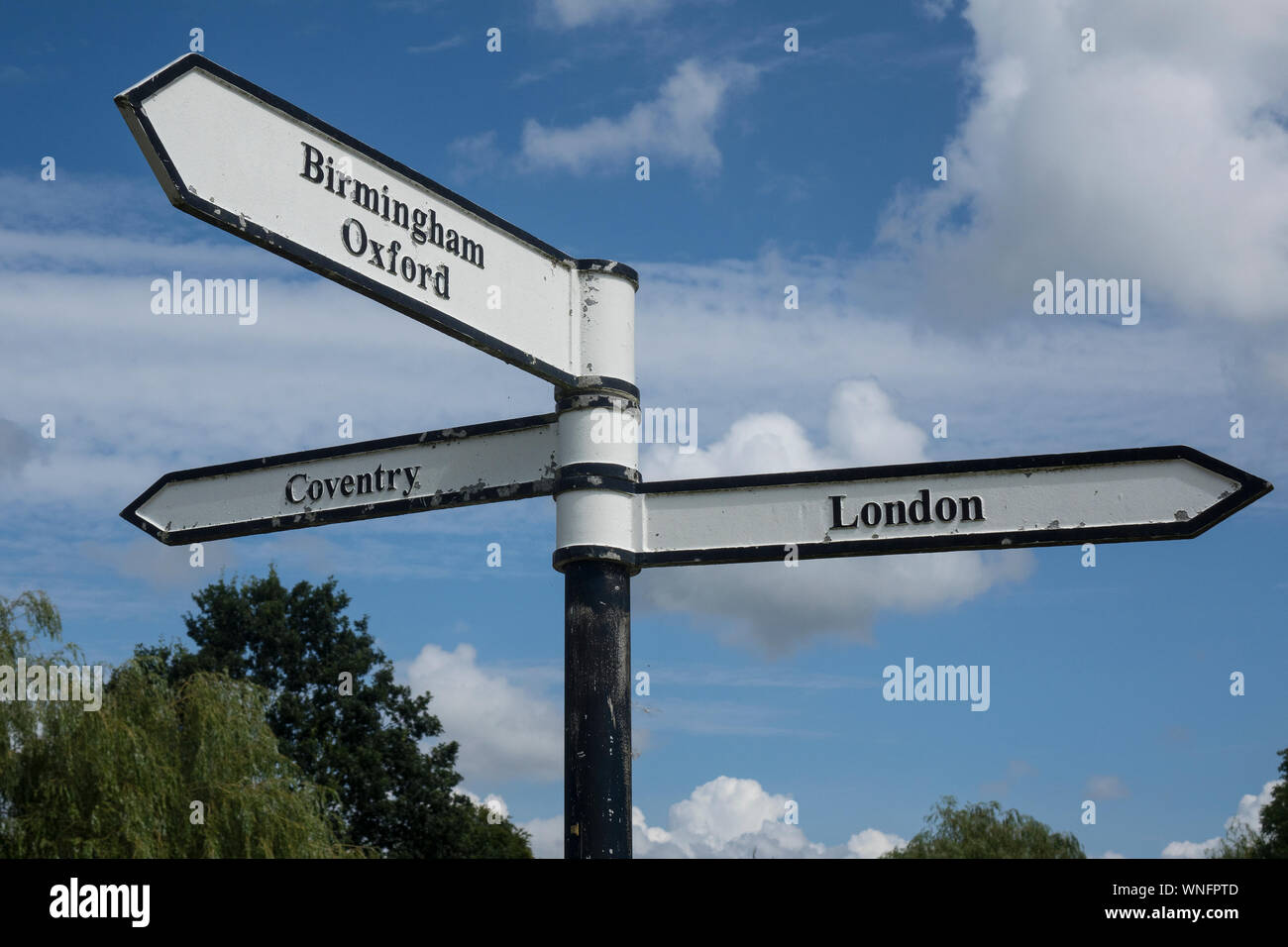 England, Northamptonshire, Braunston, Grand Union Canal, signpost at ...