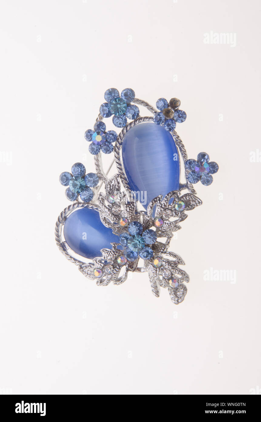 White brooch hi-res stock photography and images - Alamy