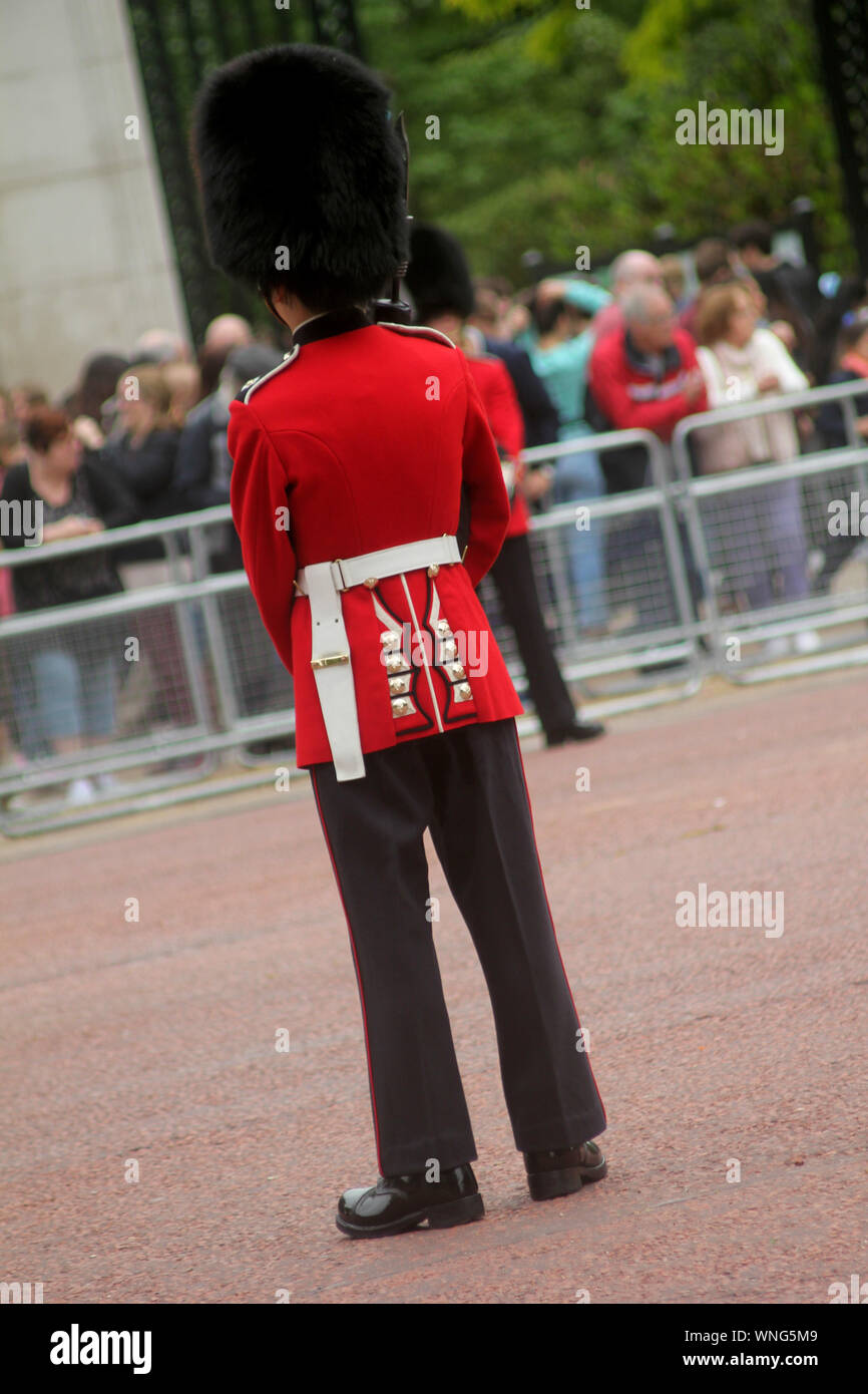 Full length army soldier standing hi-res stock photography and images ...