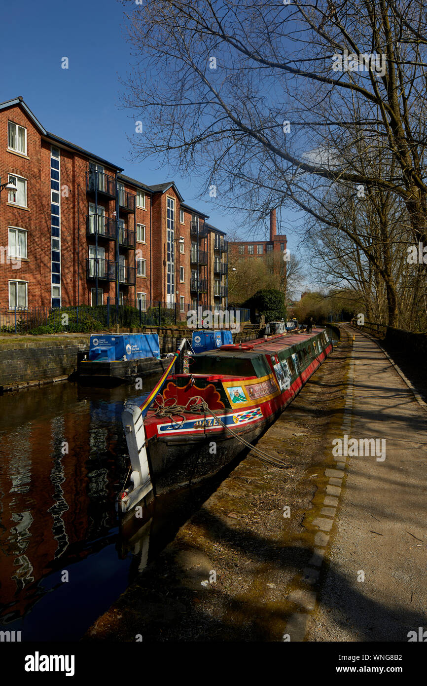 Restored narrowboats hi-res stock photography and images - Alamy