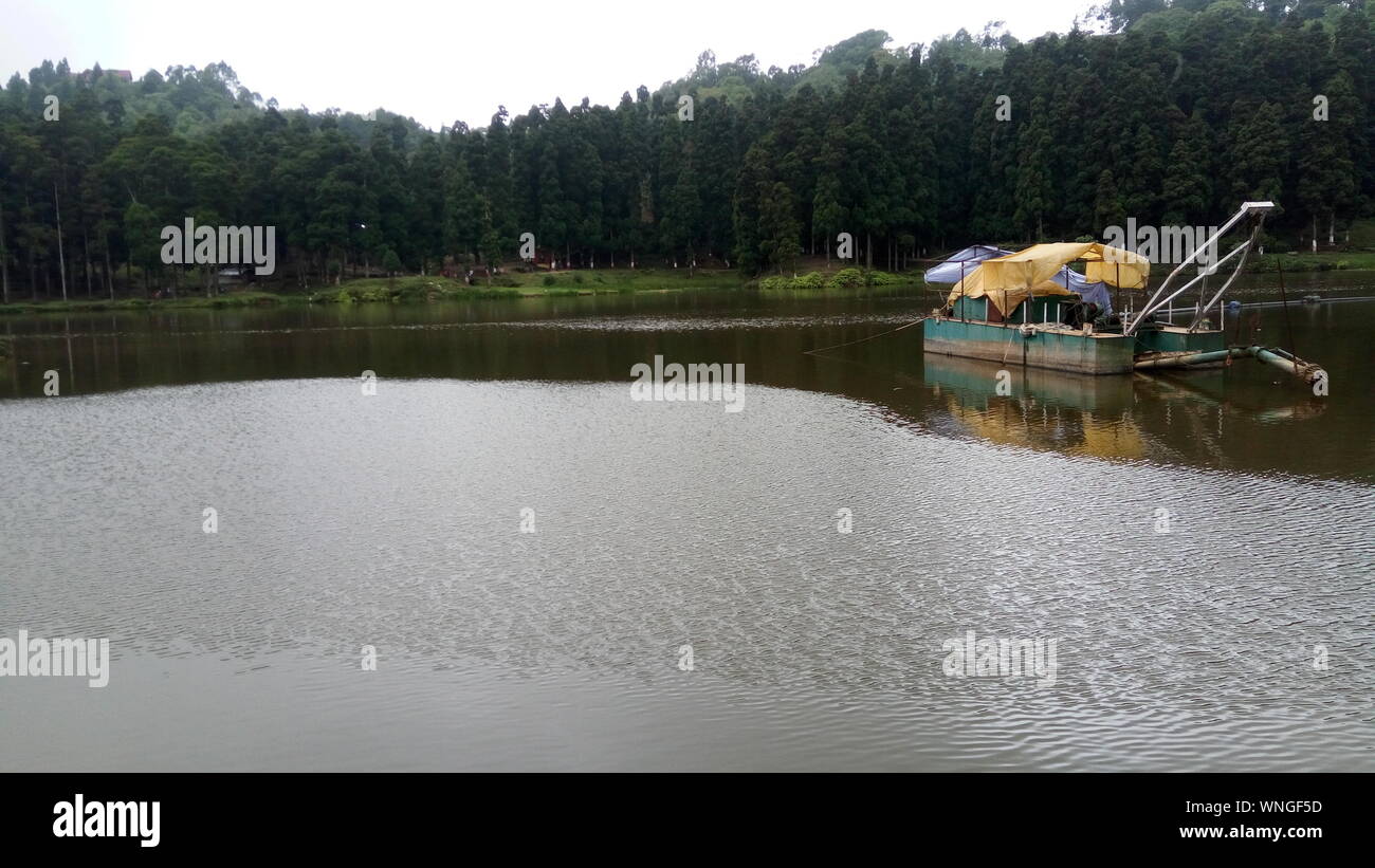 Boat or floating platform hi-res stock photography and images - Alamy