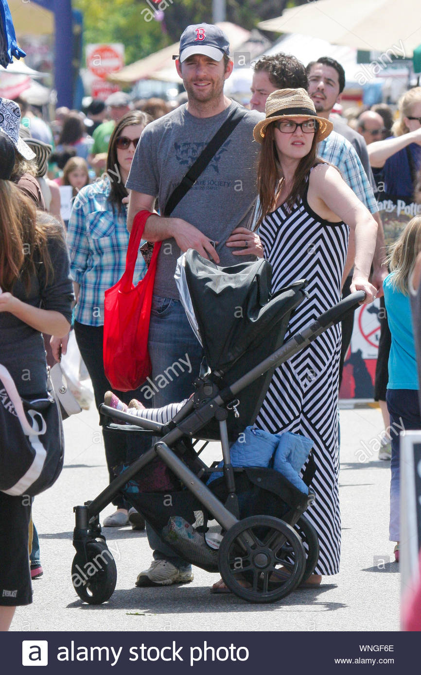 Sara Rue And Family Stock Photos & Sara Rue And Family Stock Images - Alamy