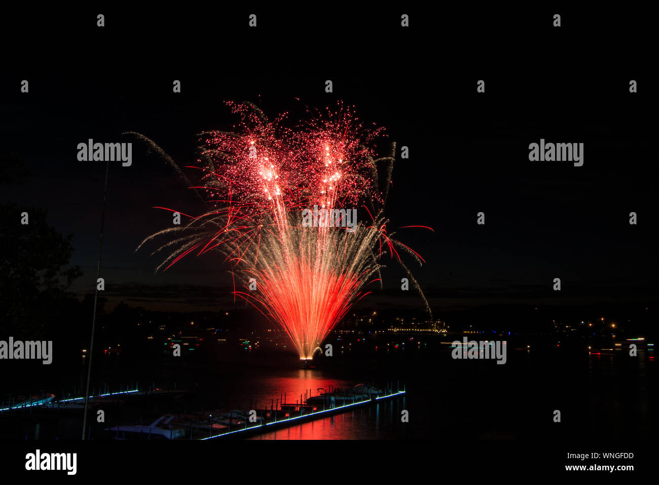 Water crackers hi-res stock photography and images - Alamy
