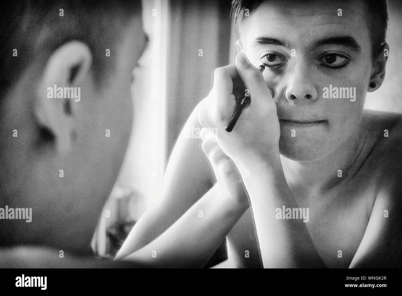 Man makeup hi-res stock photography and images - Alamy