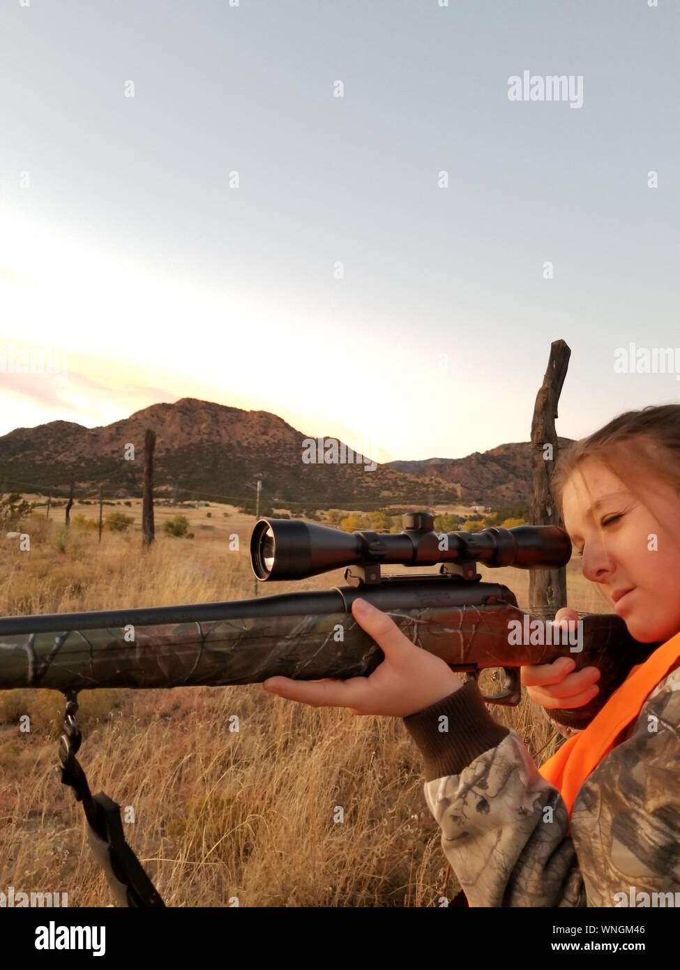 Woman rifle shooting hi-res stock photography and images - Alamy